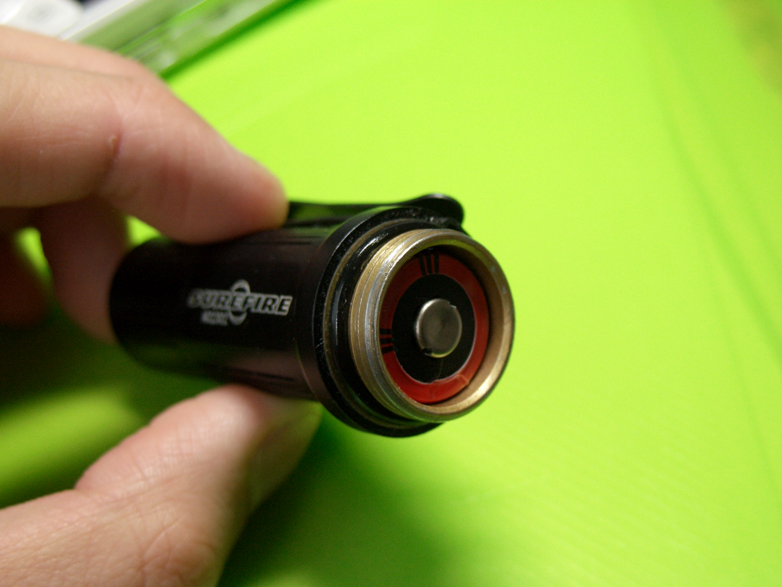 NiteCore Extreme の電池ボックス: DeADliNe