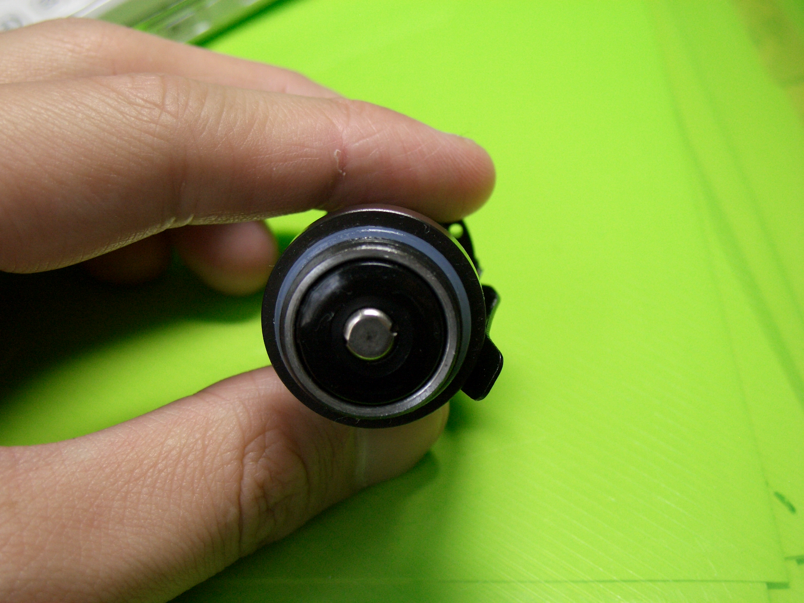 NiteCore Extreme の電池ボックス: DeADliNe